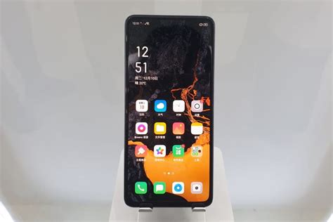 Foto Oppo Ungkap Wujud Ponsel Dengan Kamera Depan Di Balik Layar