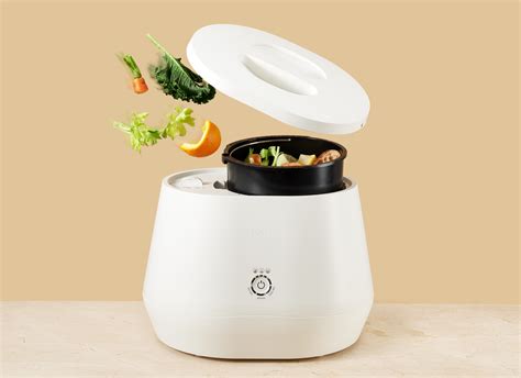 This Composting Gadget Turns Food Scraps Into Fertilizer In A Day Not