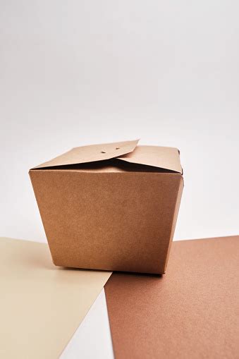 밝은 배경에 격리된 테이크아웃 음식을 위한 종이 용기 비즈니스 음식 개념 0명에 대한 스톡 사진 및 기타 이미지 0명 가방 갈색 Istock