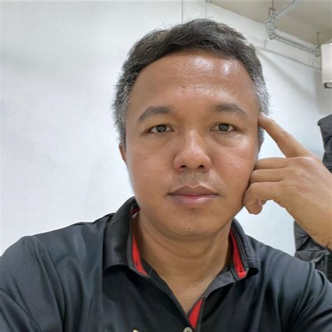 ဝင်း နိုင် ဦး တော်လှန်ရေး မှာ လက်နက်ချ လူစု ရှိတယ် ၊ Facebook