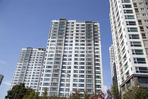 도시의 아파트 건물 Onepro 사진 빌딩 건물 아파트 맨션 고층아파트 도시풍경 도시경관 도시 시티 단지 고층빌딩 고층건물 거리 거리풍경