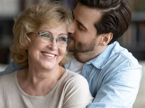 Wenn Er Halb So Alt Ist Wie Sie Reife Frauen And Jüngere Partner