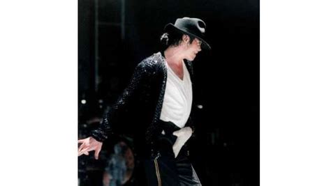 Remembering The King Of Pop 7 Iconic Dance Moves By Michael Jackson Filmibeat
