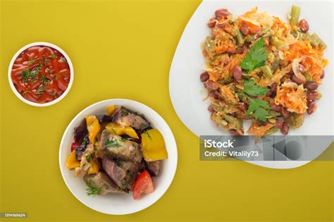 채식 샐러드 건강한 음식 나무 배경에 접시에 콩 아스파라거스 양파 당근과 참깨 의 샐러드 0명에 대한 스톡 사진 및 기타 이미지 Istock