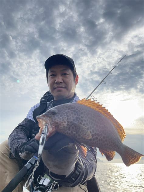 つっちゃん on Twitter というわけで大物はバラしましたが今朝はジャックアイマキマキのリアル魚鱗カラーでここ最近では一番の釣果