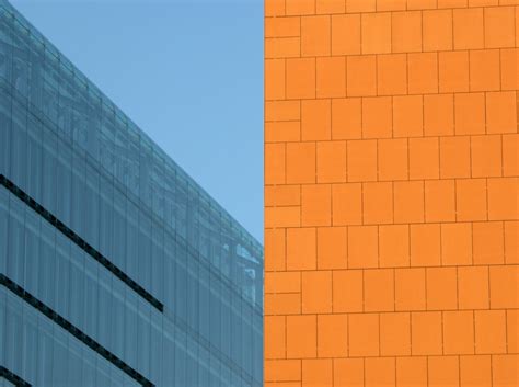 무료 이미지 건축물 목재 지붕 마천루 색깔 경계표 정면 외부 돌담 자료 디자인 수직선 벽돌 세공 측선 유리 건물 은행 건물 2568x1916