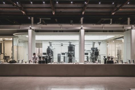 커피를 감각하는 공간 모모스커피 영도 커피 공장 커피 로스팅 커피숍 디자인