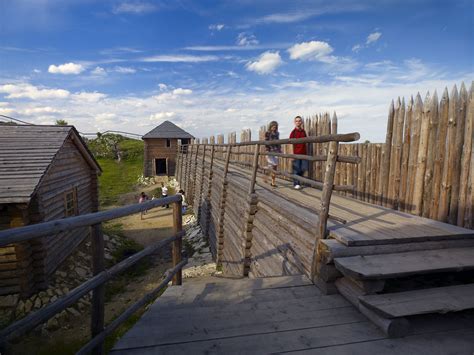 Gród na Górze Birów w Podzamczu - Juromania | Święto Jury...