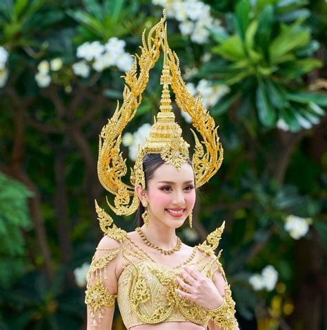 เช่าชุดไทย เพื่อนเจ้าสาว ราคาถูก นพเก้านาฏศิลป์