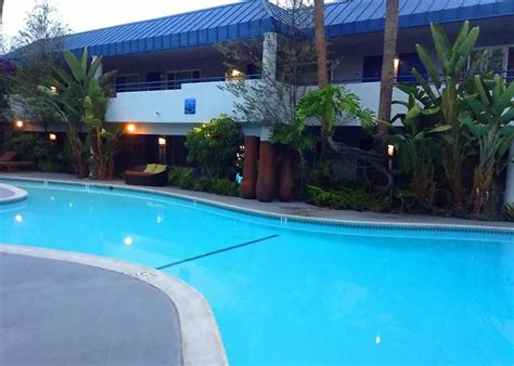 Hotel Current Long Beach • 24 Hour Business Centre