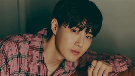 Suho Exo Resmi Comeback Dengan Grey Suit