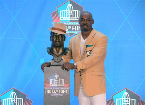 Brian Dawkins Hall Of Famer Helps Others In Retirement