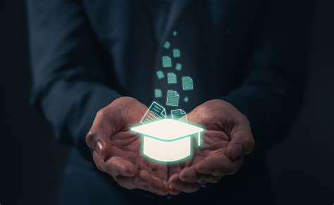 문서 교육 및 혁신적인 학습 개념으로 졸업 한도를 들고 있는 사업가의 손 조언에 대한 스톡 사진 및 기타 이미지 조언 졸업식 학사모 Istock