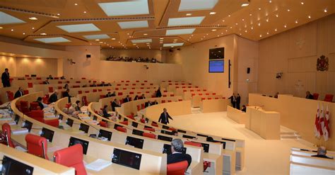 ენმ ის წევრებმა პარლამენტის სხდომის ჩაშლით სპეცრაზმელების პატიმრობა გააპროტესტეს Netgazeti