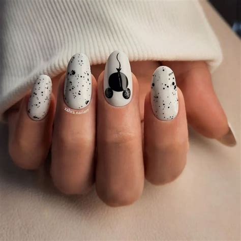 میکی موس با یه ترکیب ساده و شیک🤍 مدل ناخن نچرال چقدر طرفدار داره؟ ☺