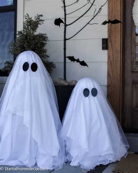 5 Easy Steps To Make A Diy Sheet Ghost Decoration Brooke Nicole Larsen