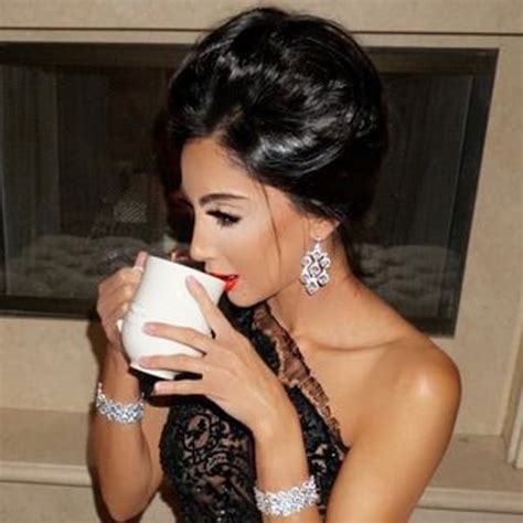 Yassi Ghalichi Contact Info Find Influencer Numbers Address Email In 1 Influencer Marketing