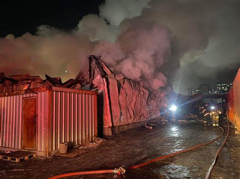 Хүнс гэр ахуйн барааны агуулах шатаж байсныг унтраажээ Isee Mn