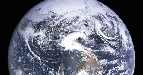 거꾸로 된 세계지도 우주에서 보면 남극이 위가 맞네