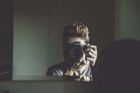 عکس پروفایل جلوی آینه دخترونه و پسرونه ⭐[خاص و جذاب]