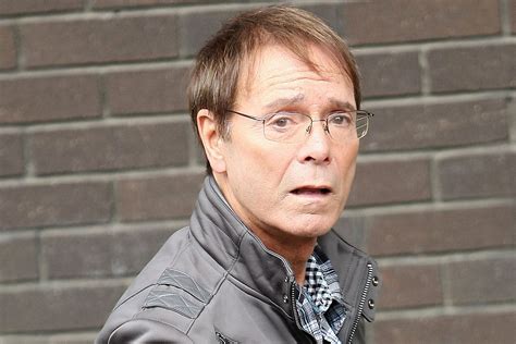Police Quiz Sir Cliff Over Sex Claim