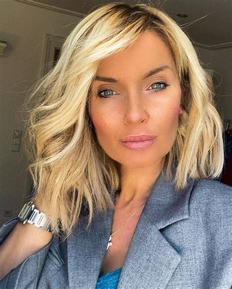 Julie Holifields Instagram Twitter And Facebook On Idcrawl