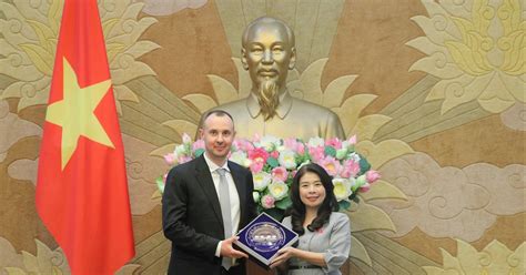 Phó Chủ Nhiệm Văn Phòng Quốc Hội Lê Thu Hà Tiếp Trưởng đại Diện Tổ Chức