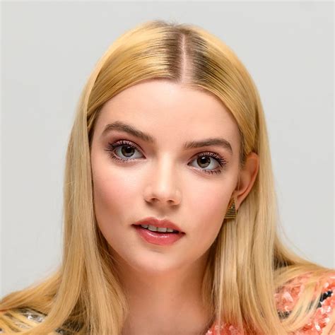 تماشا آنلاین آثار آنیا تیلور جوی بیوگرافی