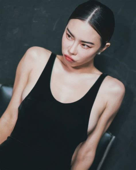 ใจถึงไม่มีใครต้าน คริส หอวัง เปิดโหมดโนบรา สวยจับใจเลย