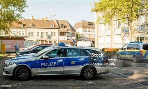 독일 거리에 주차 된 메르세데스벤츠 부동산 수레 경찰 차 경찰차에 대한 스톡 사진 및 기타 이미지 경찰차 독일 감시 Istock