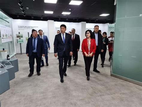 Ерөнхий сайд Байгаль орчин аялал жуулчлалын салбарын үйл ажиллагаатай танилцлаа