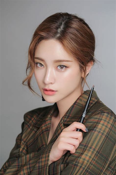Pin By Jiwon Jung On 메이크업 Beauty Shoot Beauty Makeup Face Hair