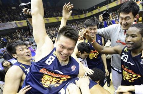 烟酒纹身抛妻弃子还不屑nba合同 恶魔与英雄化身 丁神能超越他么朱芳雨