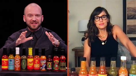 Hot Ones Staffel Folge Jennifer Garner Says Golly While Eating Spicy Wings