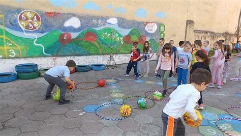 Раздвижи се — Детска градина №3 Ян Бибиян