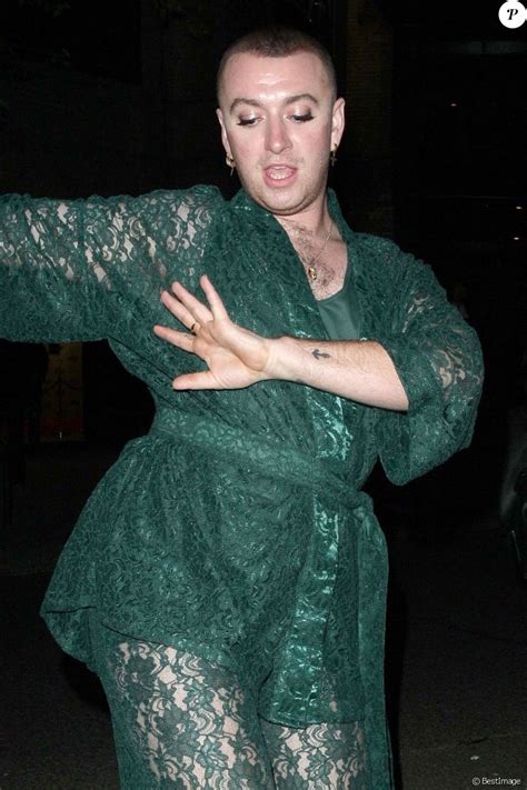 Exclusif Sam Smith Danse Dans La Rue à La Sortie De La Soirée