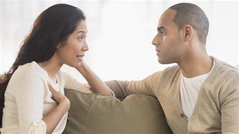 အိမ်ထောင်တစ်ခုကို ကွဲသွားနိုင်စေတဲ့ အချက်ပြတဲ့ လက္ခဏာတွေ ရှိတတ်တယ် Radio Veritas Asia