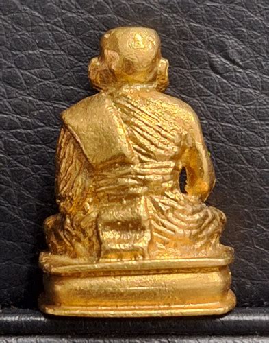 รูปหล่อหลวงปู่ทวด รุ่นเบตง1 ย้อนยุคเลขใต้ฐาน ปี42 ออกวัดช้างให้ พิมพ์ใหญ่ เนื้อทองคำ หนัก 45 กรัม