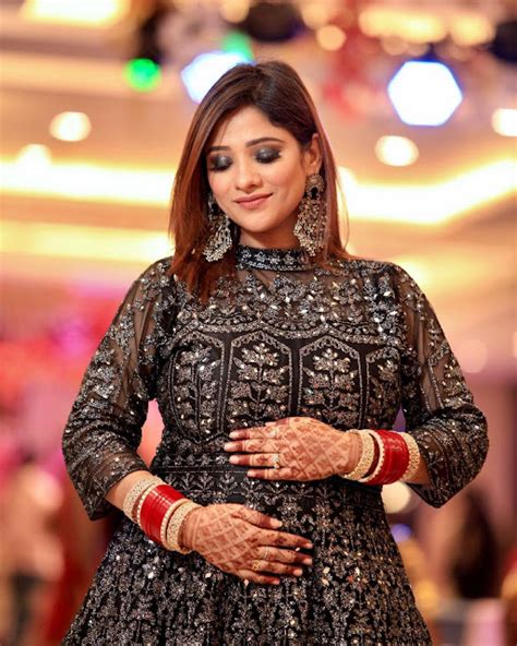 4 Hot Sexy Saima Qadri Bikini Pics