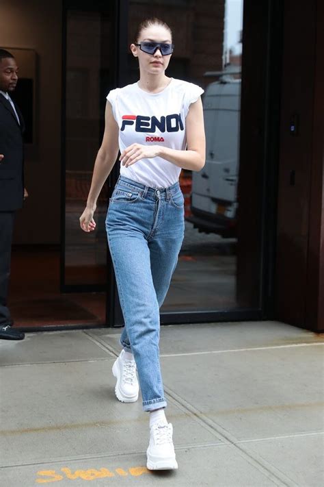 ジジ・ハディッドの私服が、超絶すぎる31の証拠【プライベートスナップ集】 ファッション デニム ファッション ファッションアイデア