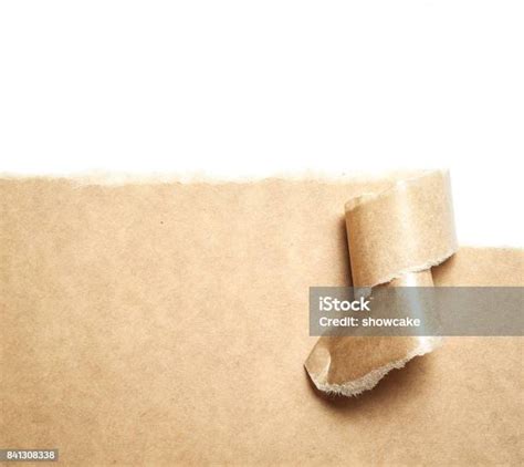 텍스트 흰색 배경 복사 공간에 대 한 공간을 가진 빈 찢어진된 갈색 종이 0명에 대한 스톡 사진 및 기타 이미지 0명 갈색 공란 Istock