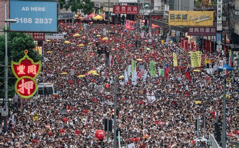 Хонконгийн эсэргүүцлийн жагсаалд хоёр сая иргэн оролцжээ