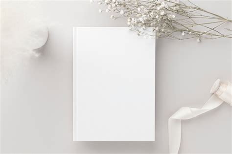 마른 꽃 평평한 평지 모형을 가진 베이지 색 배경에 흰색 책 빈 커버 모형 0명에 대한 스톡 사진 및 기타 이미지 0명 가리기 건조한 Istock