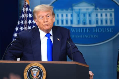 Trump Signs Executive Order To Lift Us Sanctions On Syria