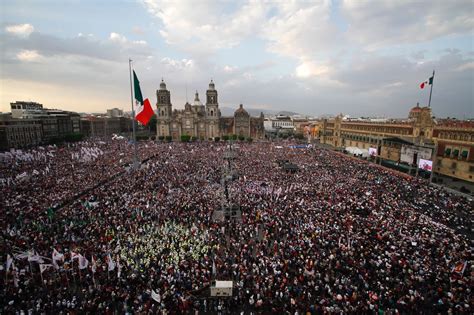 Amlo Reúne A Medio Millón De Personas En El Zócalo De Cdmx Diario Basta