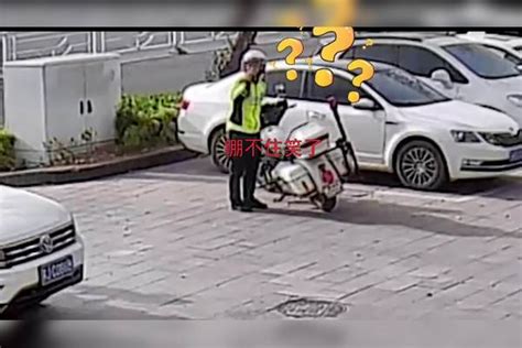 交警要给违停车辆贴条瞬间一女子冲出健身房将车开走网友笑喷