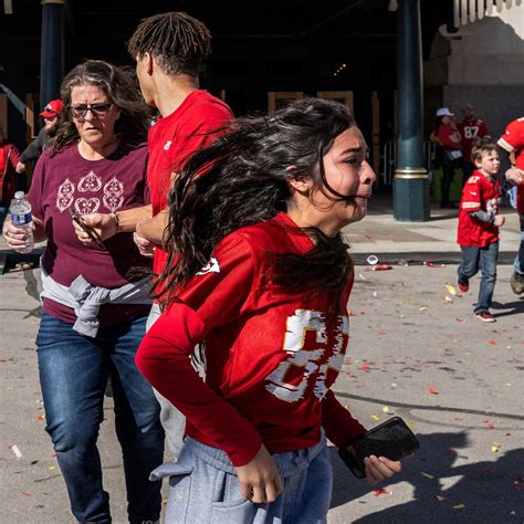 Amlo Lamenta Muerte De Joven En Tiroteo Durante El Desfile De Los