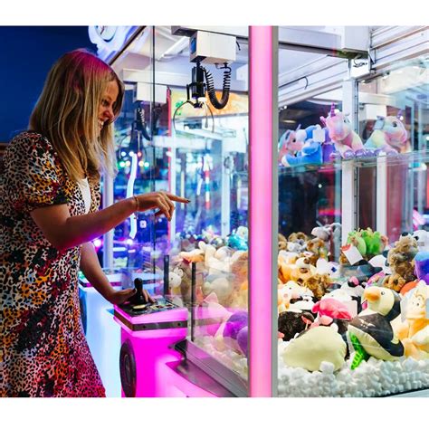 Elaut E Claw 900 Crane Machine Arcade Game 2 Player Game Room Guys