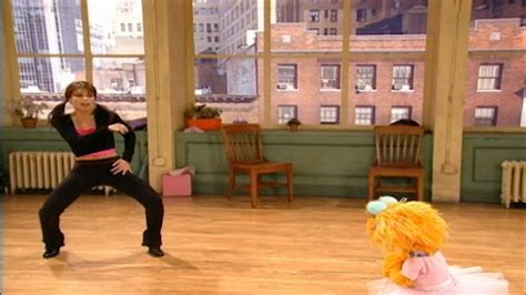 Sesame Street Zoes Dance Moves