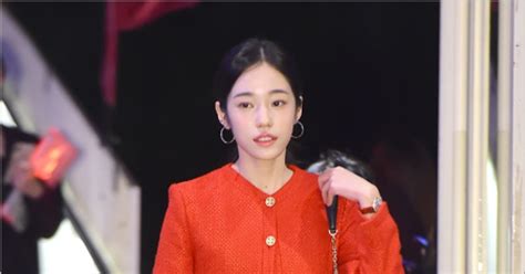 [md포토] 노윤서 시선을 사로잡는 레드 패션